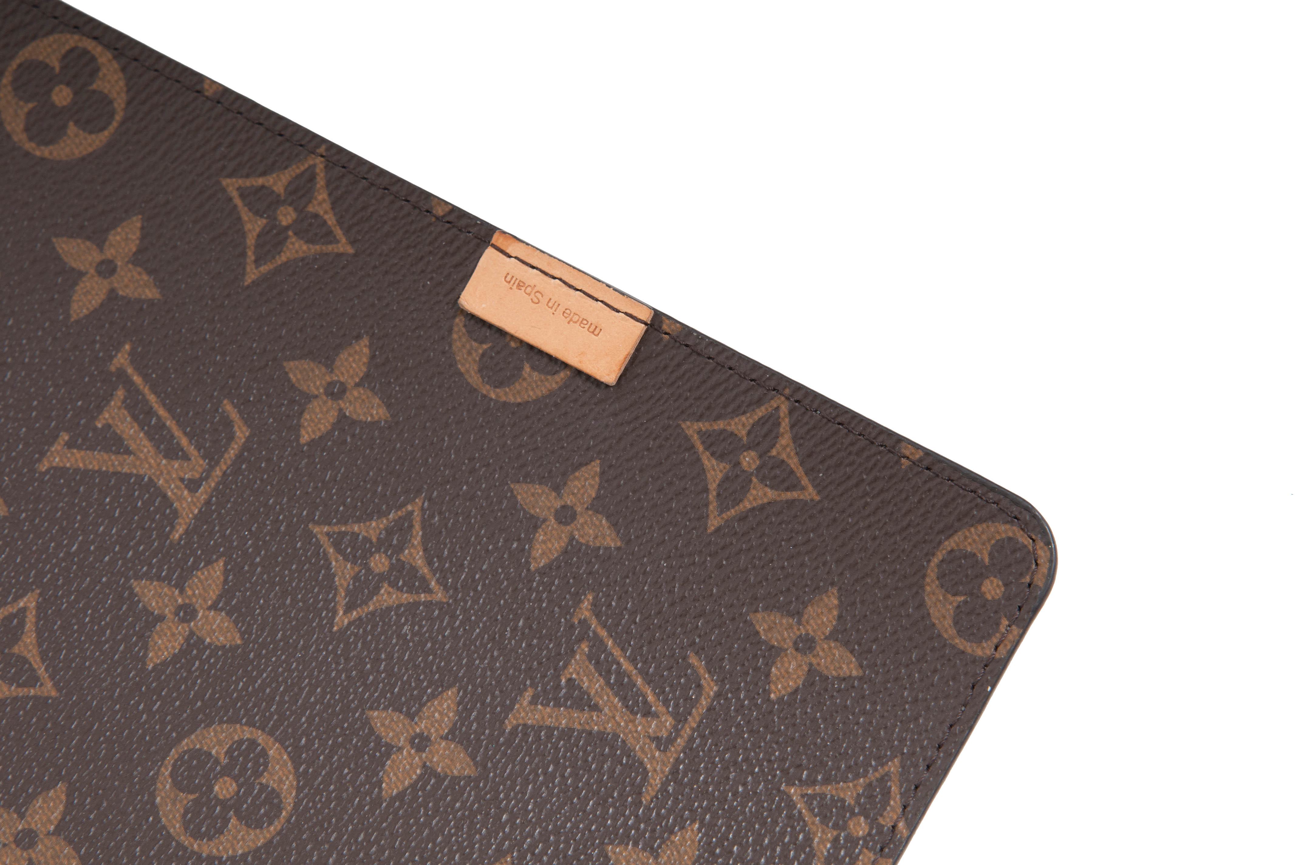 Monogram Desk Mat – THE-ECHELON